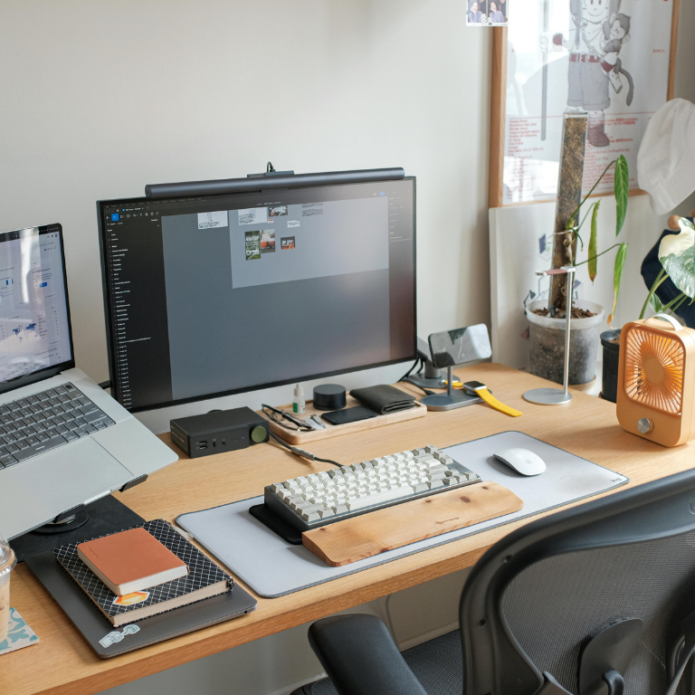 Docking Stations: One Cable Solution for Charging, Dual Displays & More